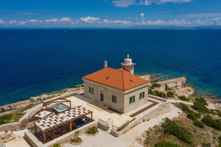 Superbe Maison De 2 Chambres À Vis - Vis