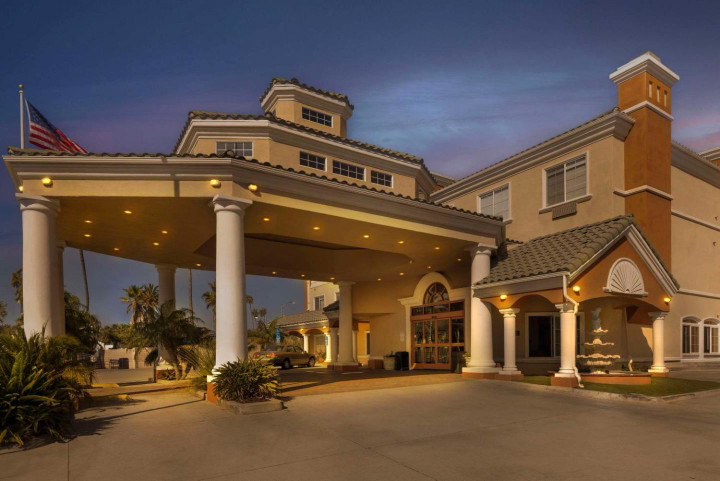 Comfort Suites Oceanside Camp Pendleton Area - Carlsbad, CA