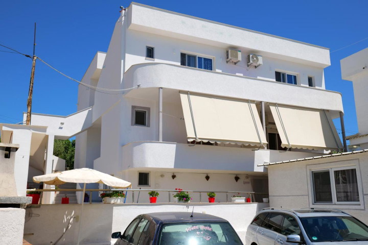 Vila Xhafa - Albania