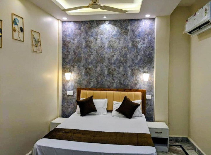 Shivaksh Stay Hub Pink Palace - Prayagraj