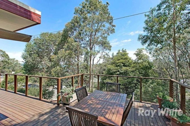 Get Back 2 Basics Rathmines An Elevated, Comfortable Studio Featuring Captivating Lake Macquarie Views And Multiple Private Areas Located Just A 15-minute Drive From Toronto - Newcastle