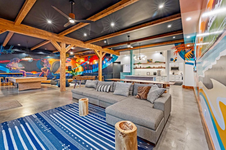Howzit Hostels - Maui, HI
