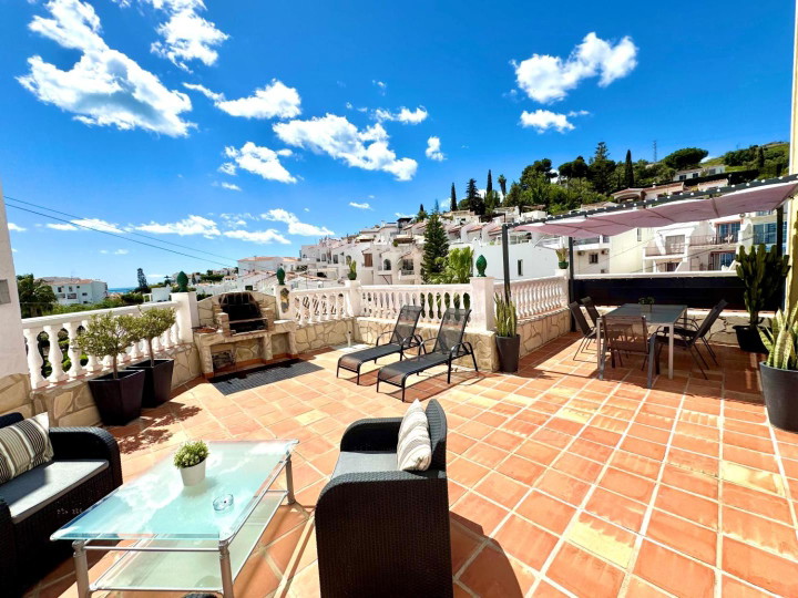 Casa En Nerja Con Gran Terraza, Muy Luminosa Y En Tranquila Urbanización - Frigiliana