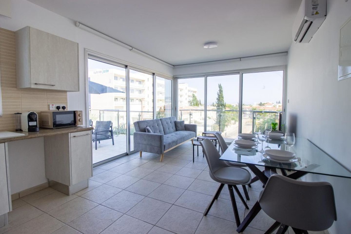 Beachside 1-bed With Huge Veranda - Ayia Napa