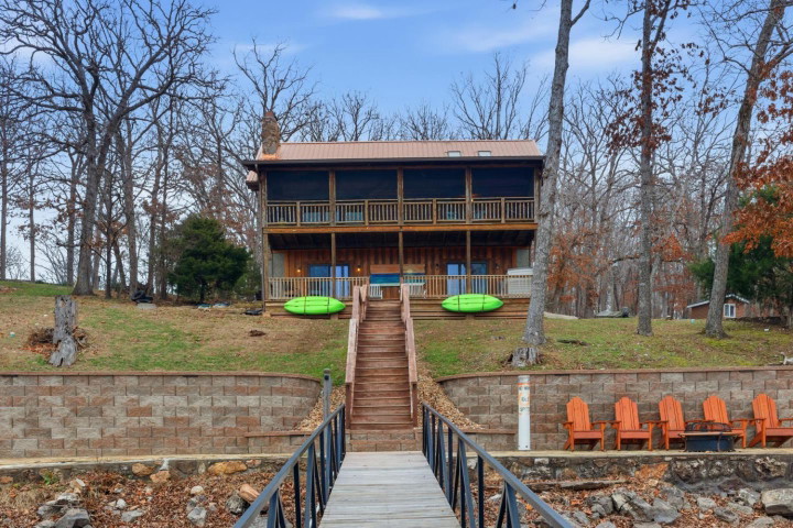 Lakefront Log Cabin With Private Dock, Two Decks & Cozy Comfort At 35mm In Sunrise Beach - États-Unis