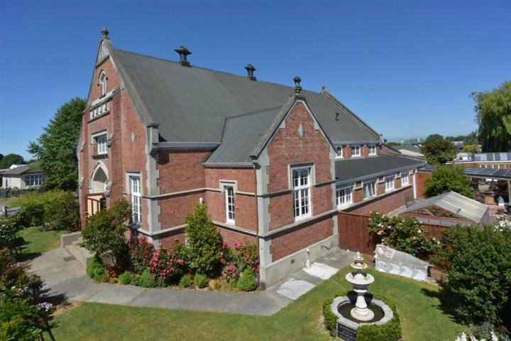 Hall On The Terrace - West Coast
