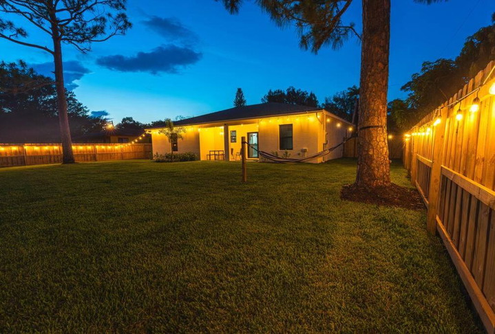 2023 Built! Fineart, Putt-putt, Hammock, Backyard, Pet And Kid Friendly - Jupiter, FL