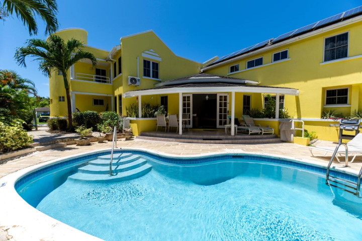 Vida Mejor - Poolside - Barbados