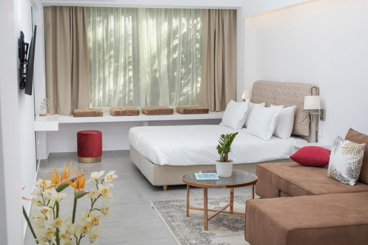 The Square Six - Athen