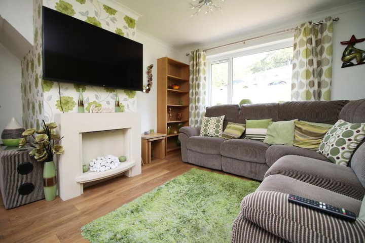 3 Bedroom Family Home Newport, Located Next To M4 - Newport