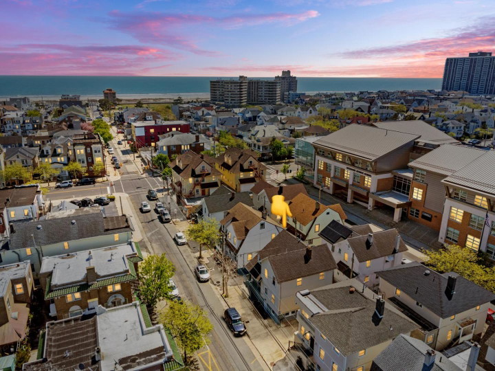 Beautifully Renovated 6br 2ba 2 Blocks To Beach - Atlantic City, NJ