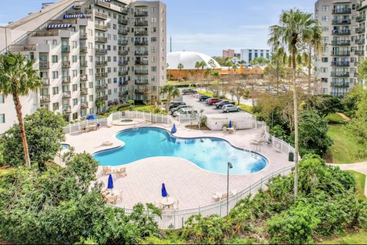 Spacious Condo With A Kitchen, Ac, Pools, Hot Tubs, Tennis, & Gym - Orlando