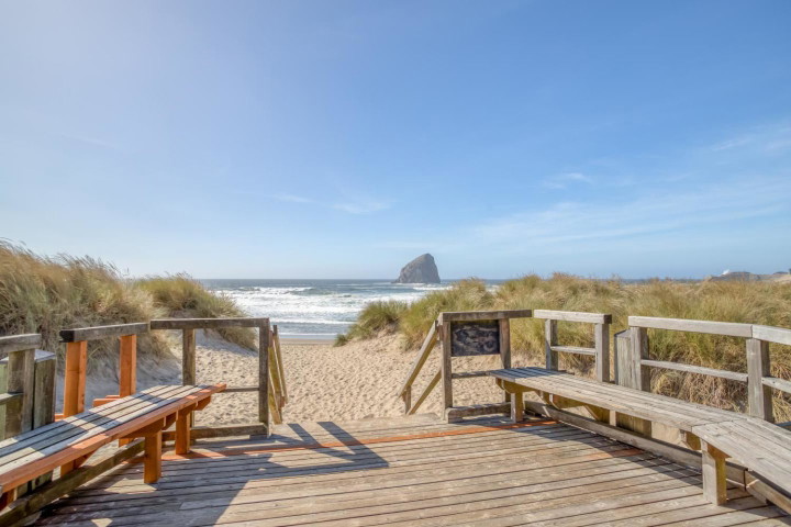 Barefoot Beach House - Pacific City, OR
