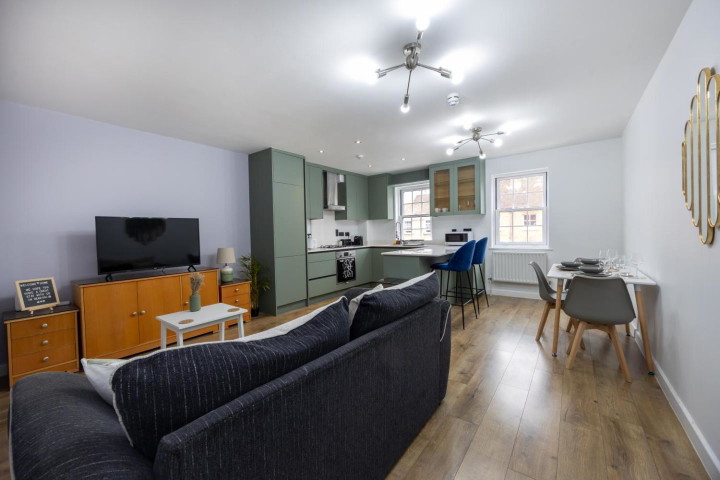Stunning 3br, Free Parking, Near Town Center, Long Term Discoun - Reading