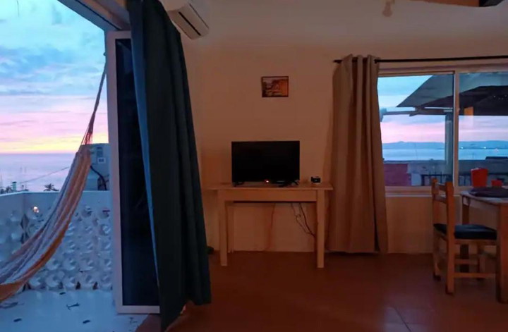 Casita Vista Al Mar Cerca Del Malecón - Conchas Chinas
