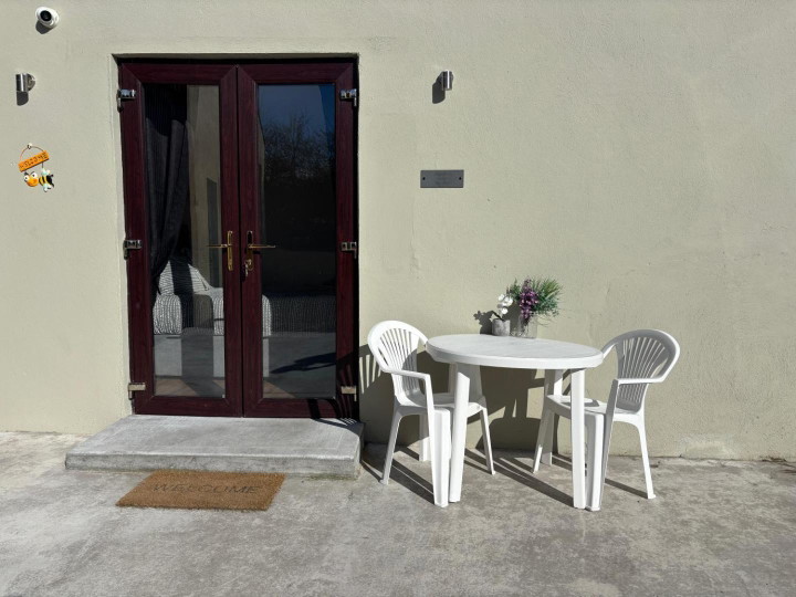 Rural Private Detached Small Bedroom And Bathroom Only- Size 10m2- Not An Apartment- No Clothes Storage- No Cooking Facilities - Cavan