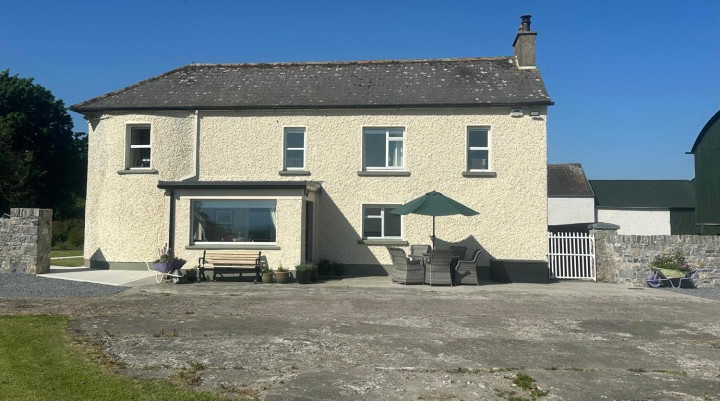 Beautiful Farmhouse An Hour’s Drive From Four Irish Cities - Clonmel