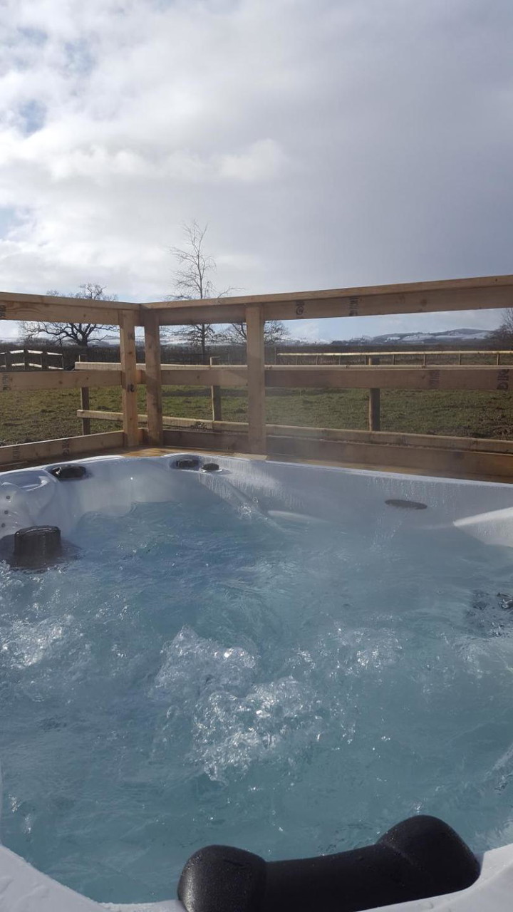 Ruth's Repose Shropshire Country Retreat With Private Hot Tub & Stunning Views - England