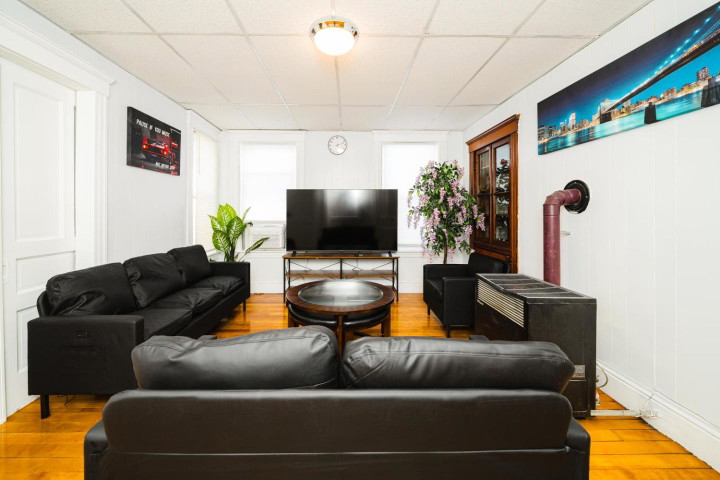 Cozy 3br Worcester 1st-floor Apt, Pet-friendly, Near Clark University, Free Parking 4-1 - Worcester, MA