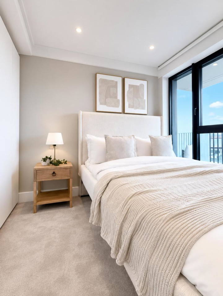 Luxury West London 1-bed Apt - Private Balcony, Workspace & Near Tube - London