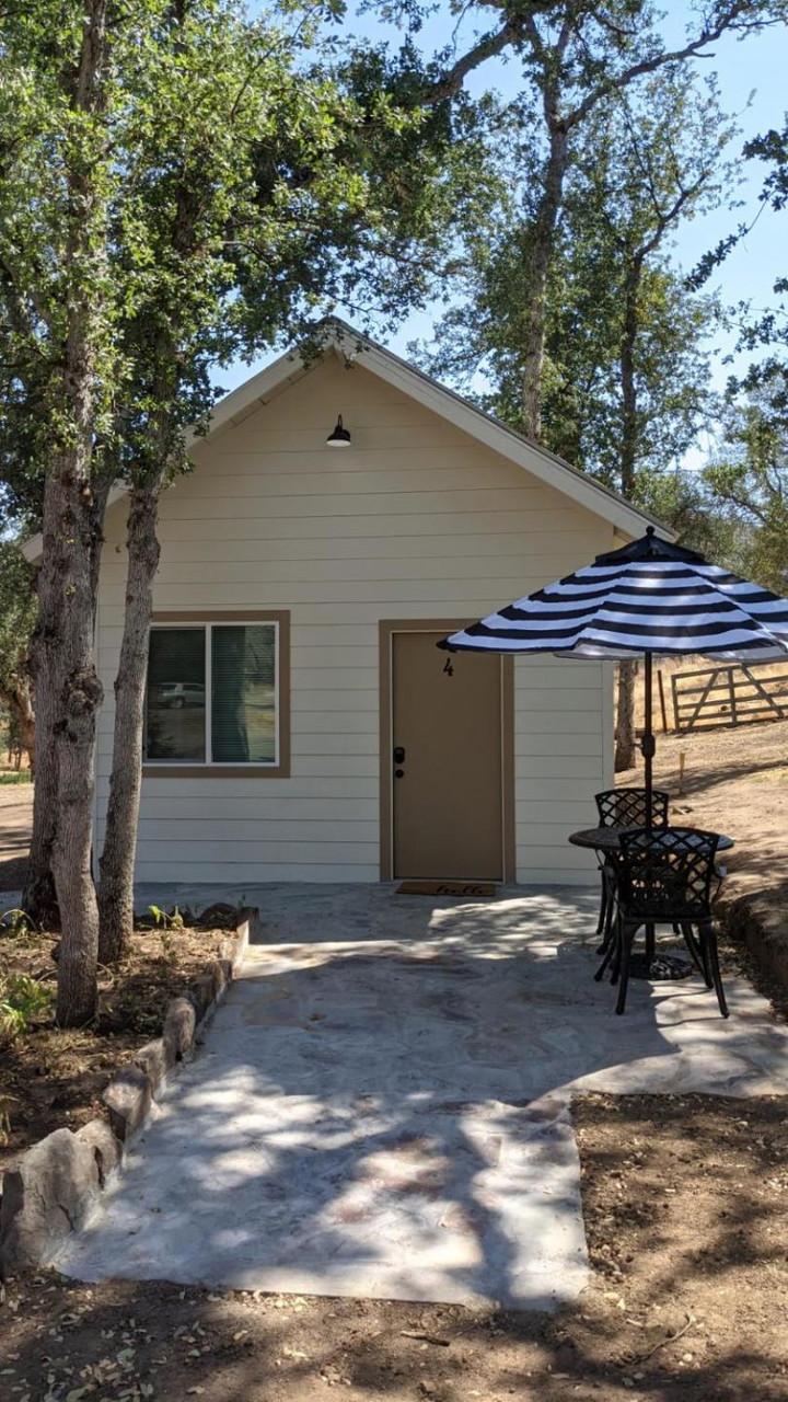 Clingan's Junction Cottage #4 - California