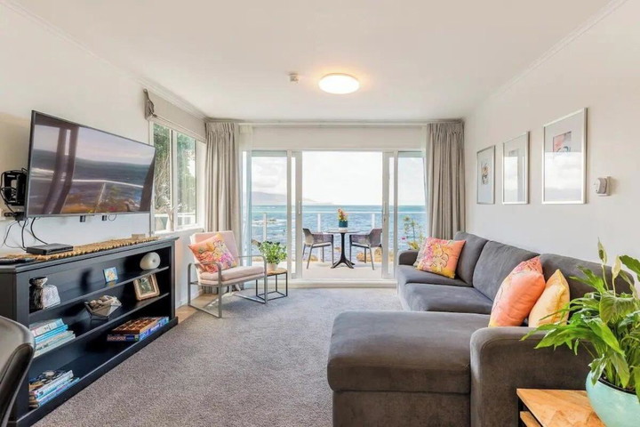 Oceanfront Escape - Wellington