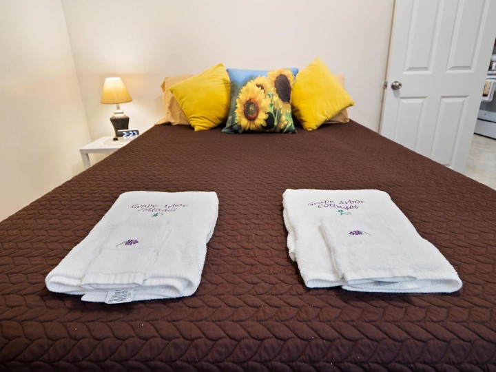 The Riesling Cottage - Gotl Strip - Cozy & Quaint - Lake Erie, PA