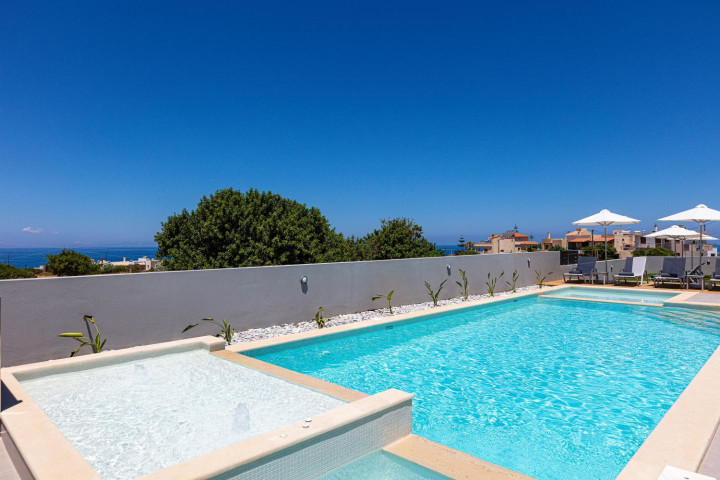 Evilio Suites, Inspired Family Retreat With Pool, ΒY Thinkvilla - Greece