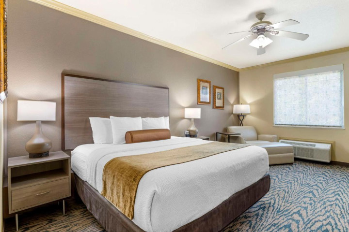 Best Western Plus Crown Colony Inn & Suites - Lufkin, TX
