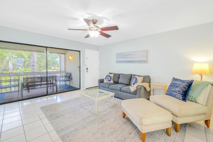 Private Patio, Walk To All! 5min- Siesta Keys Best Beach, 1min- Shopping Dining & Entertainment! - Siesta Key, FL