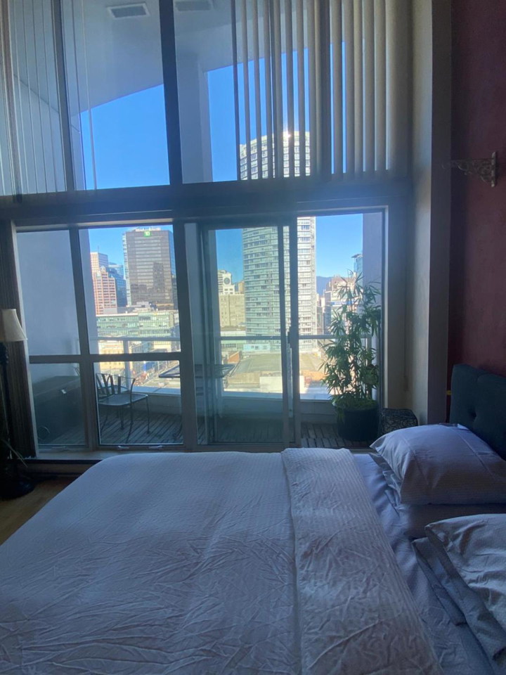 One Block With Granville Independant Suite With Balcony - Vancouver