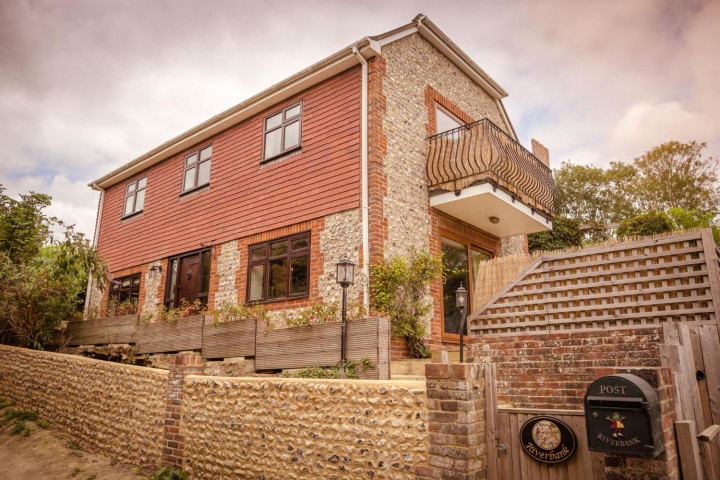Riverbank Cottage - Idyllic Riverside Country Cottage On South Downs - シーフォード