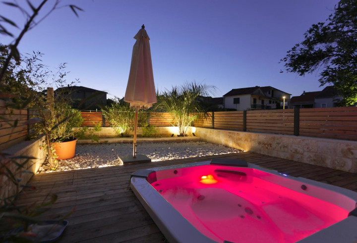 Villa Lojena, Luxury Studio With Jacuzzi Id 112 - Tisno