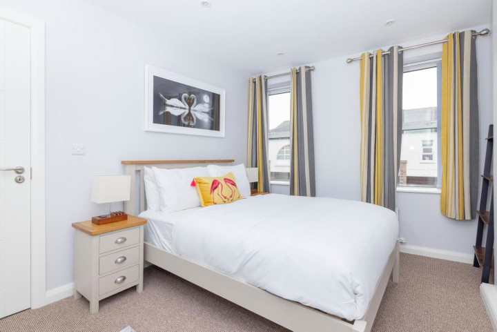 Modern 2 Bed Apartment - Enniskillen