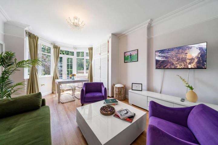 Wimbledon Town Centre Garden Apartment With Private Parking - Sleeps 5 - Twickenham