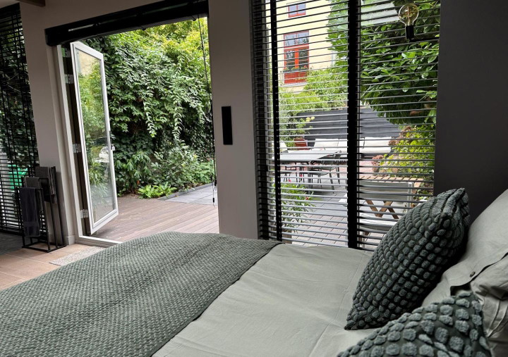 City Oasis With Private Parking - Leiden