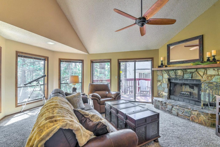 Wooded Retreat W/ Deck: 4 Mi To Downtown Flagstaff - Flagstaff, AZ