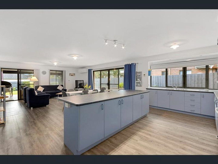 Cheerful 3 Bedroom House With Cozy Wood Fire. - Inverloch