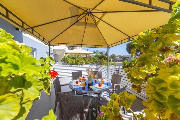 Atlantis Apartments 50m From Makenzy Seafront - Zypern