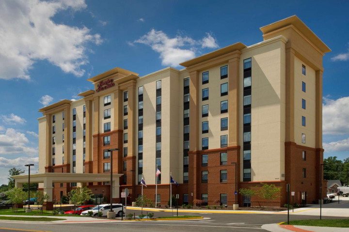 Hampton Inn & Suites Falls Church - Fairfax, VA