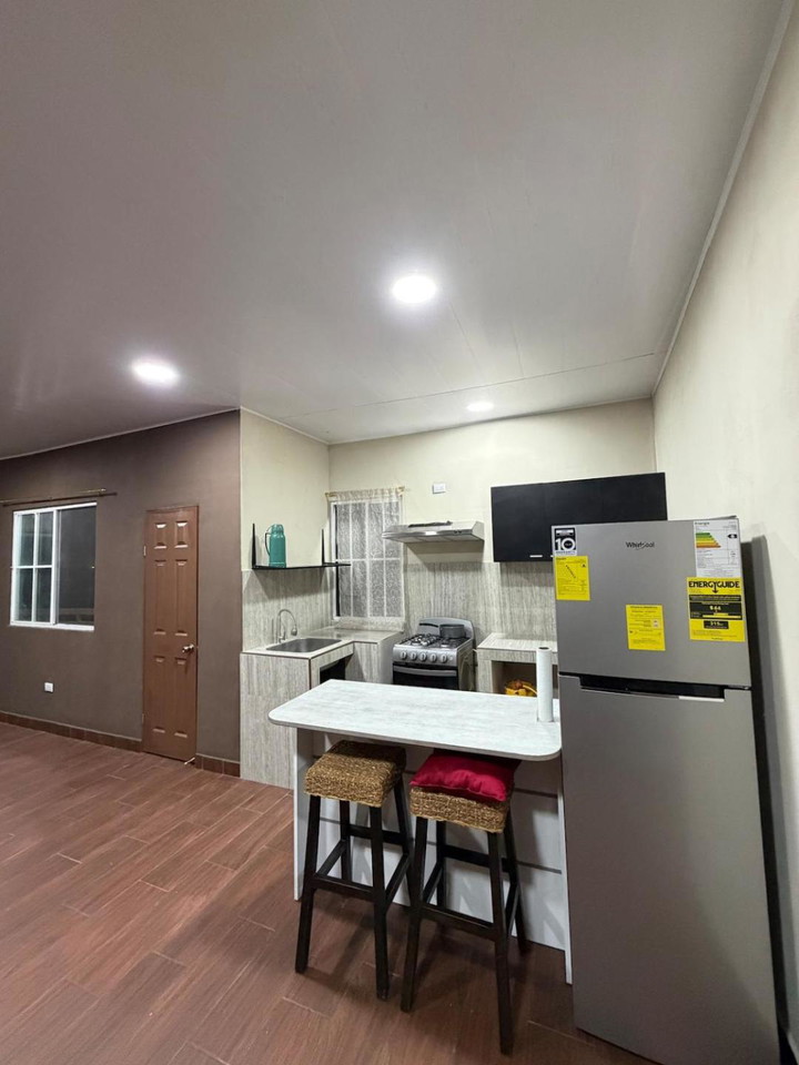 Modern 4br Home With Terrace, Ac & Wifi - Santa Ana