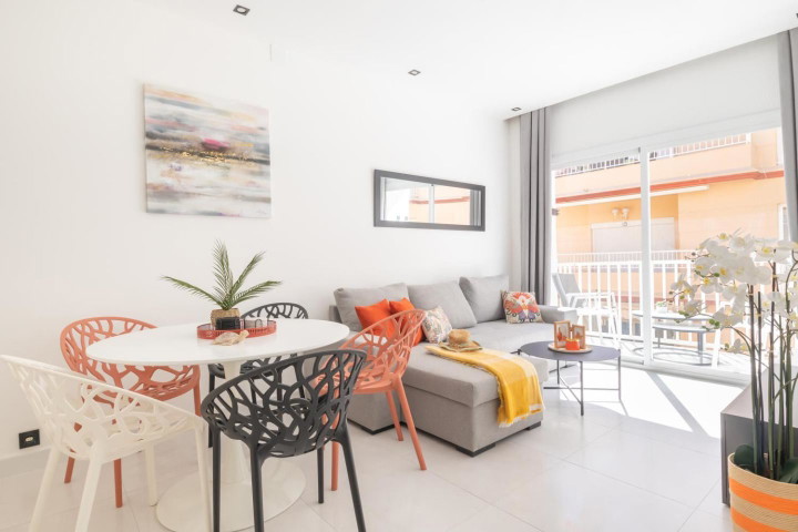 Beautiful & Fully Renovated 2bd Apt - In City Center - 20 Meters From Beach - Fuengirola