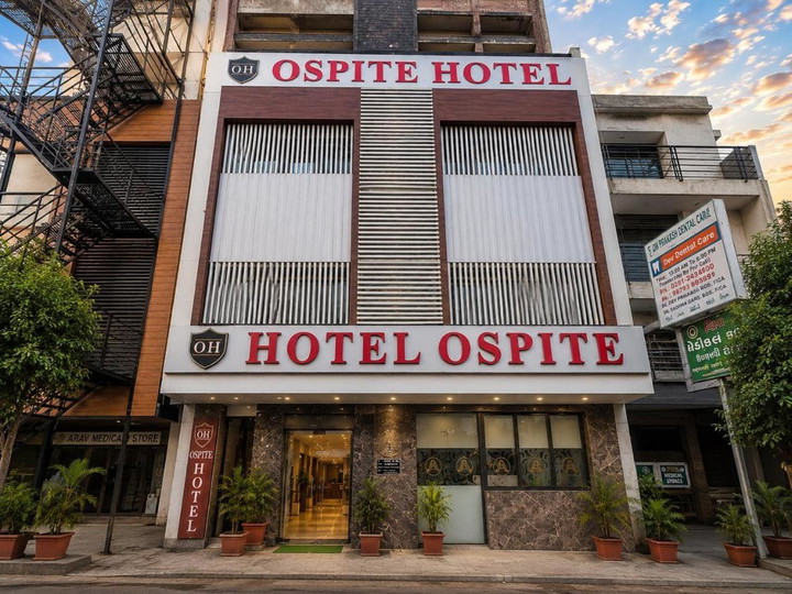 Ospite Hotel - Surat