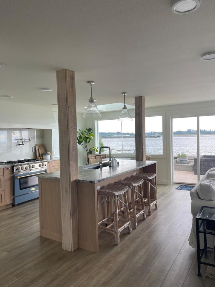 Beachfront Luxury With 4br And Views - Marysville, WA