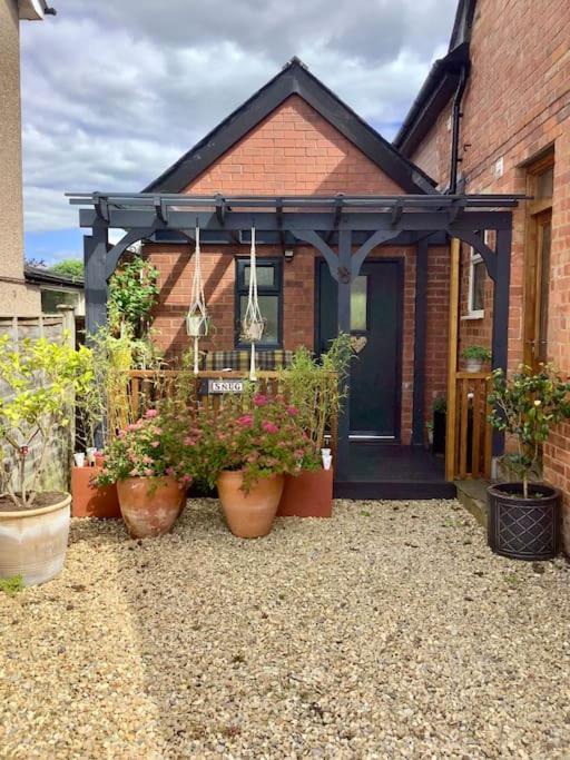 The Snug In Cheltenham, Leckhampton - A Cosy & Unique Space - Cheltenham