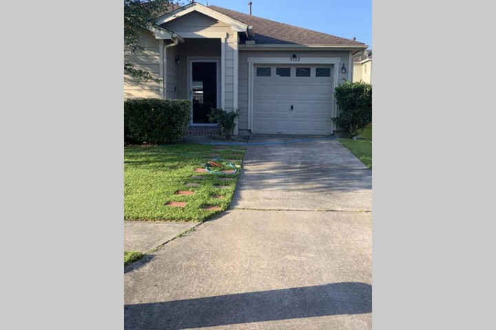 House 8122 - Houston George Bush Airport (IAH)