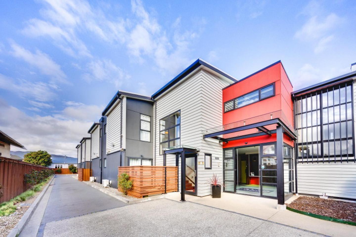 Ava Lodge - Porirua