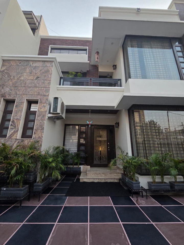 Casa Amore Urban- Cozy, Airy 4br Family Row House - Panchkula