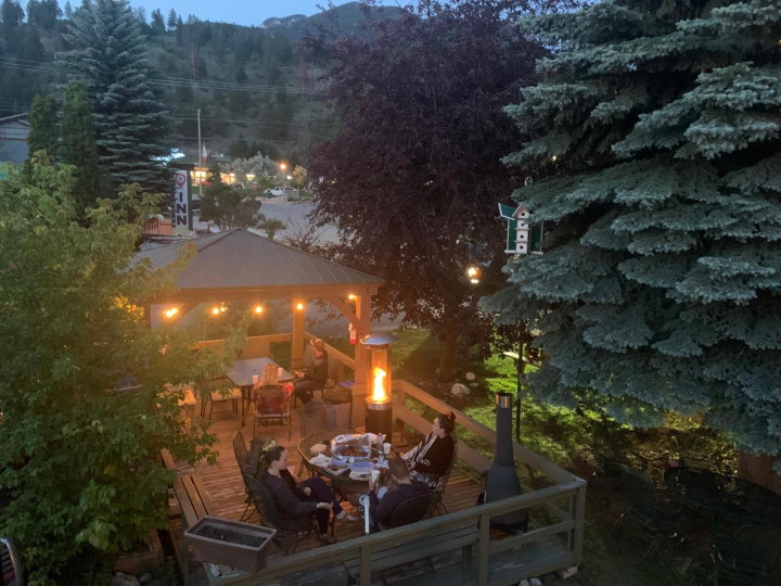 Destination Inn In The Heart Of The Village - Alberta