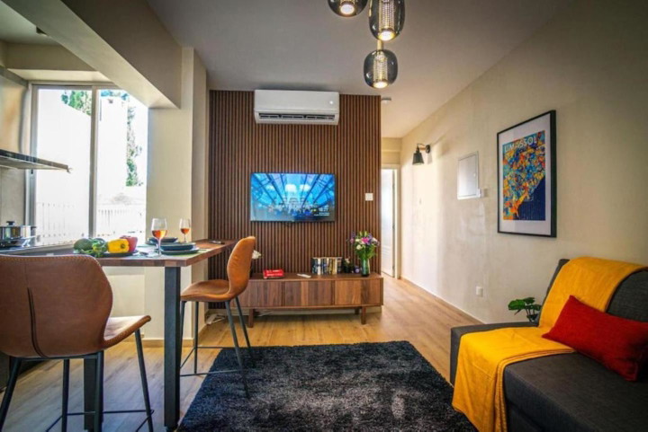 Stylish Newly Renovated Flat, 250 Meters From The Beach, Central Location With Free Parking - Limassol
